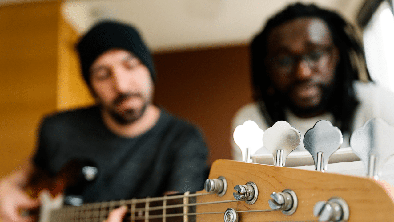 Craft Catchy Jingles: Mastering Memorable Songwriting